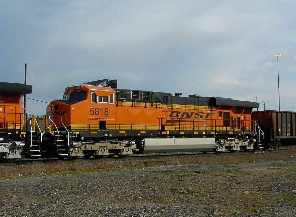 BNSF 5818